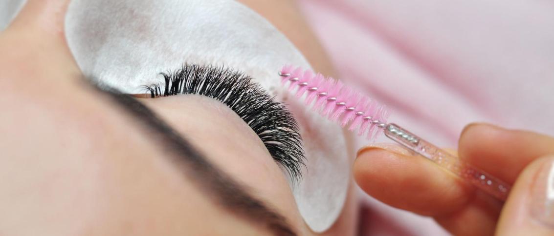 Hybrid Lashes: The Best of Both Worlds